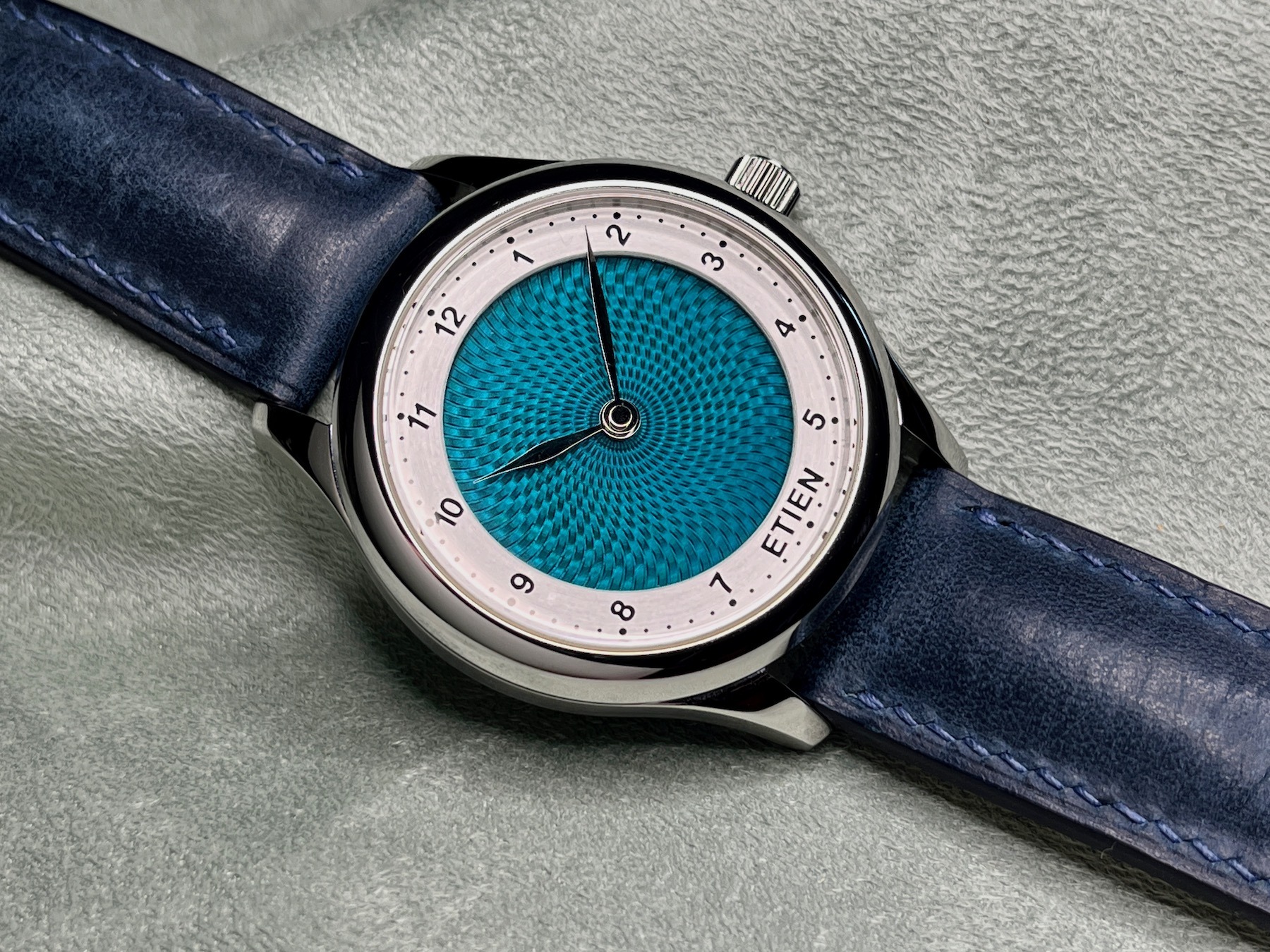 Etien T-02 - The Time Bum